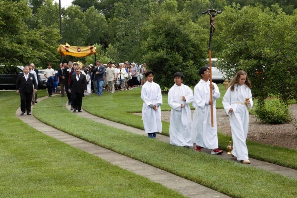 Traditional Eucharistic procession held at Holy Spirit on Corpus ...